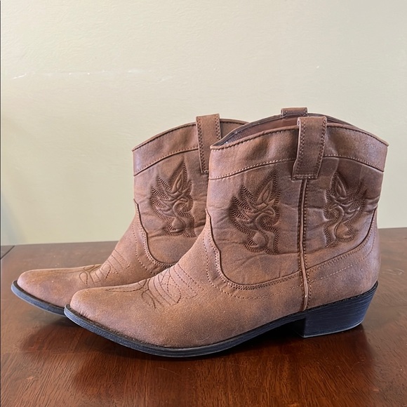 Arizona Jean Company | Shoes | Brown Western Womens Boots | Poshmark